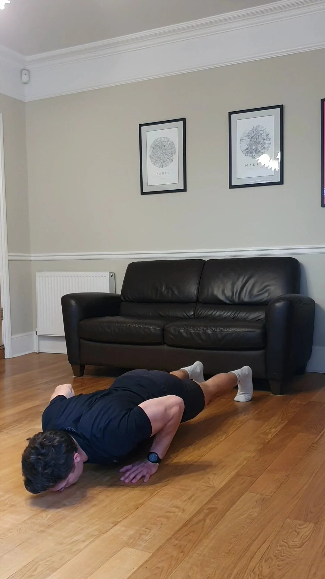At home in isolation push workout by personal trainer Rory McCall for ...