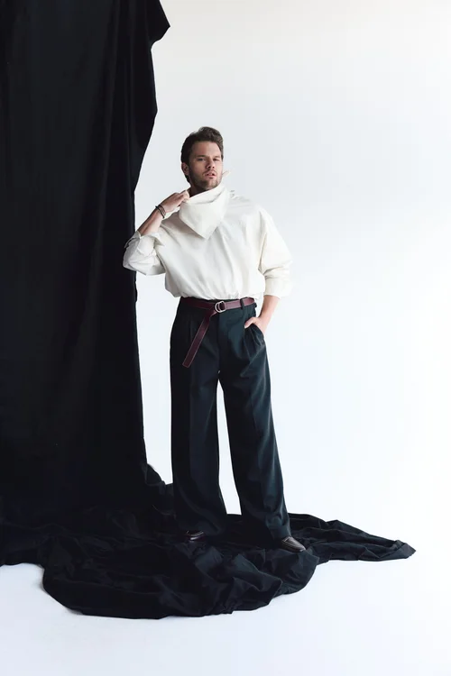 Exclusive - Jeremy Irvine on Outlander Prequel, Silent Hill ...