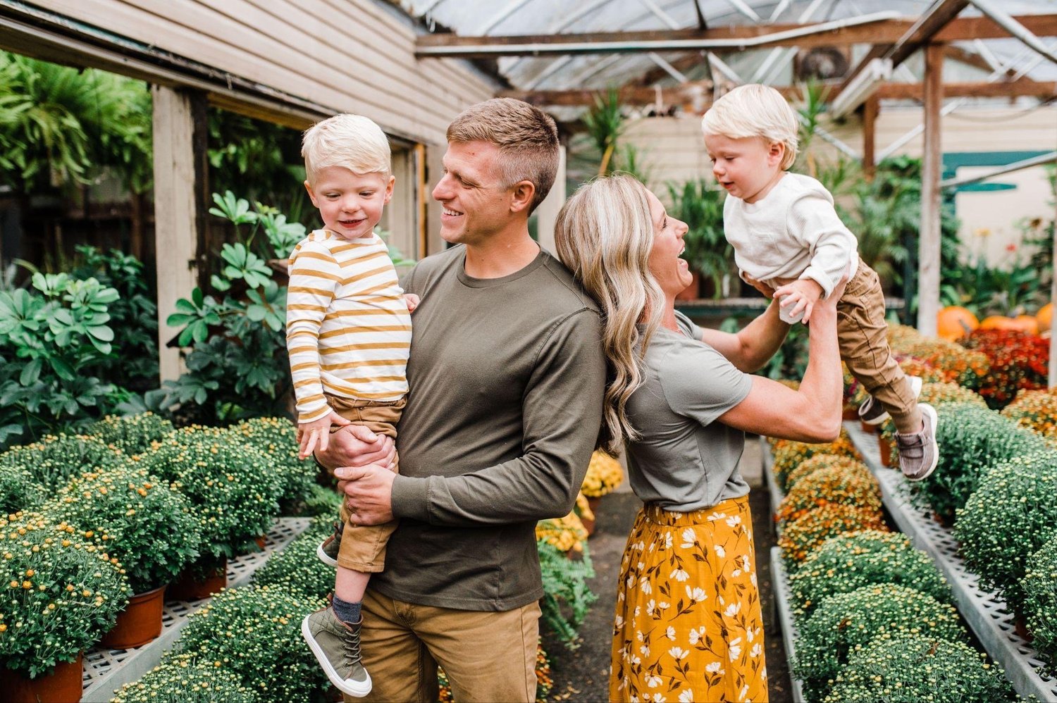 What To Wear For A Family Photo Session | 8 Tips For Beautiful Family ...