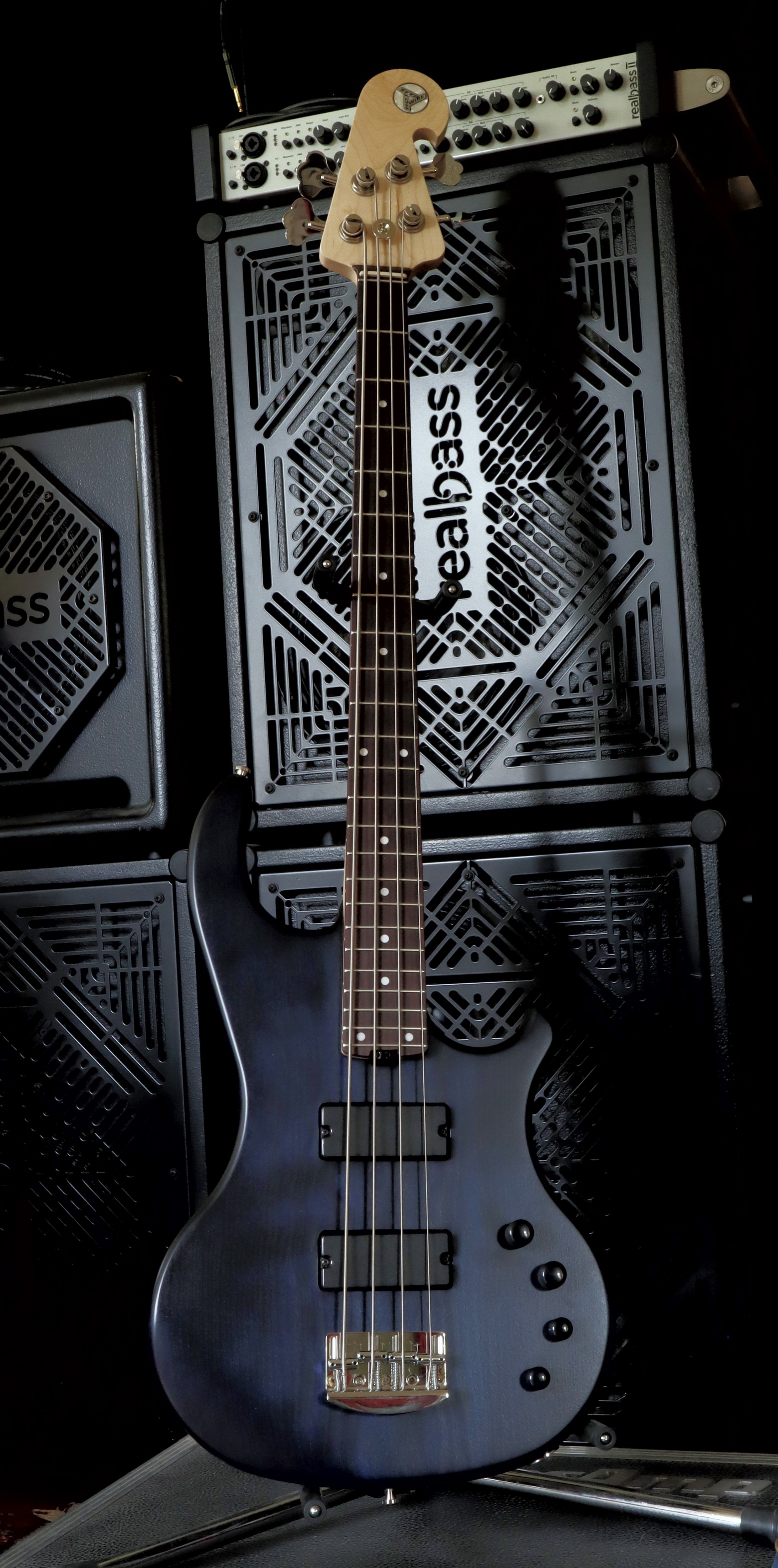 Medium Scale — Hot Wire Bass