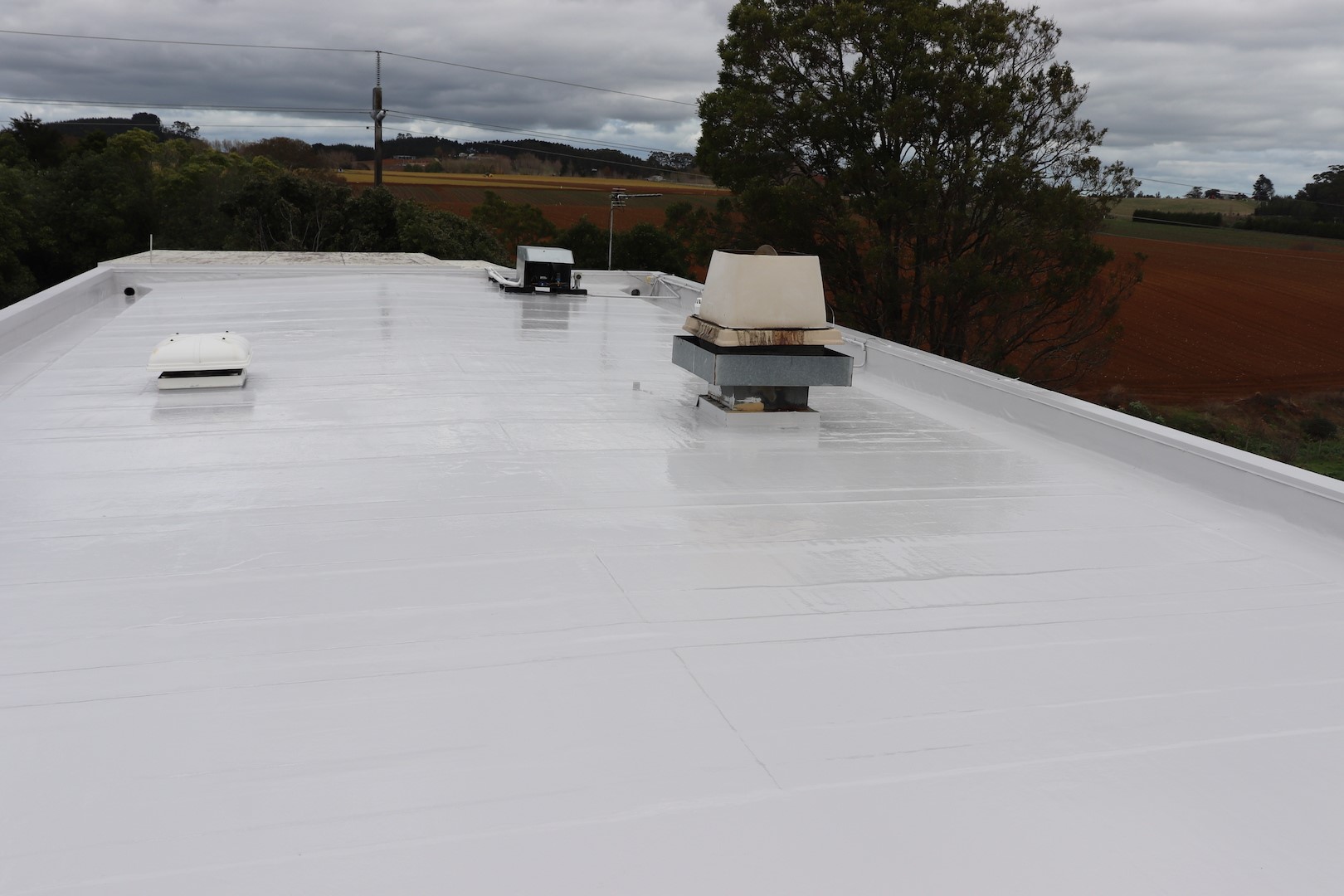Flat Roofs — Seamless Coatings