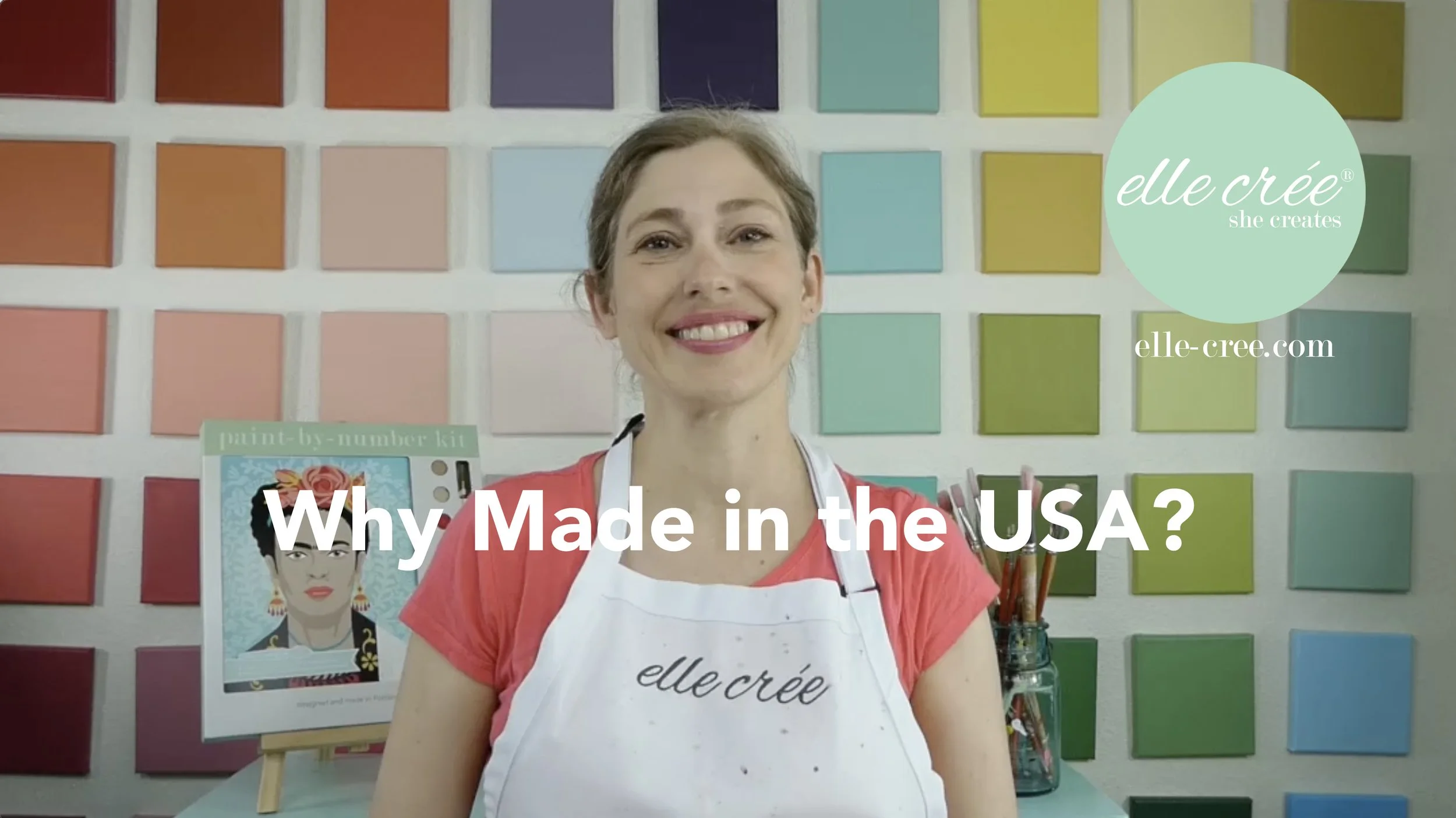 elle crée (she creates)