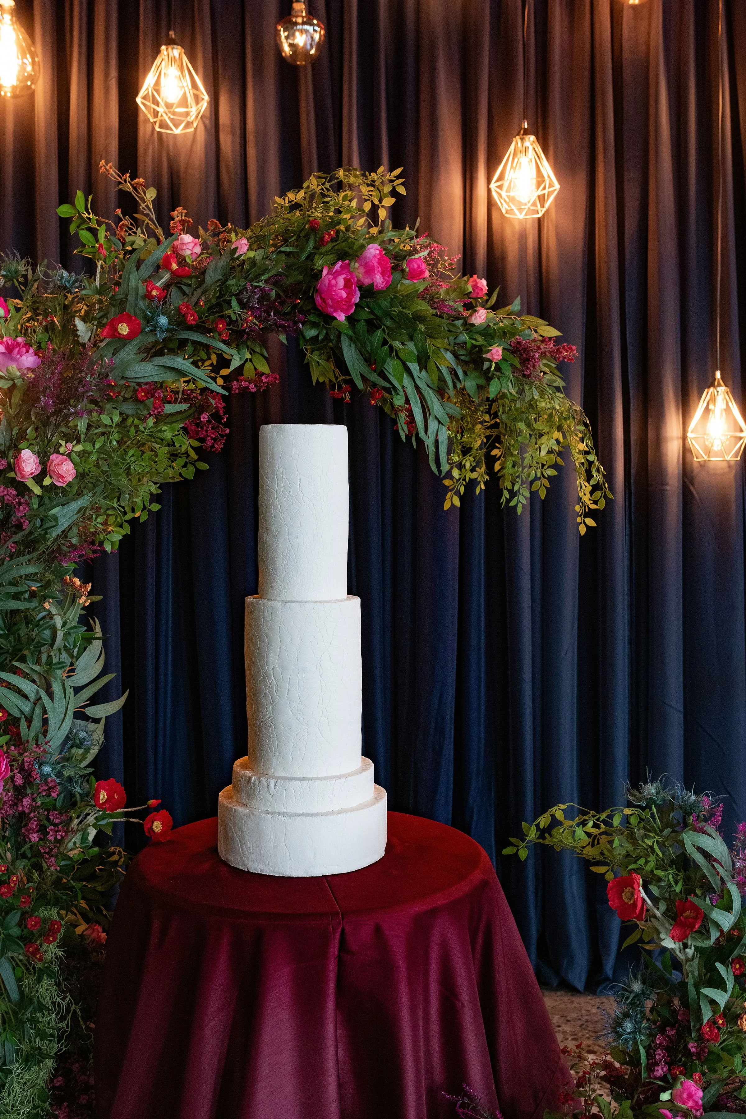 Backdrop for wedding cake table | Honestweddingadvice.com