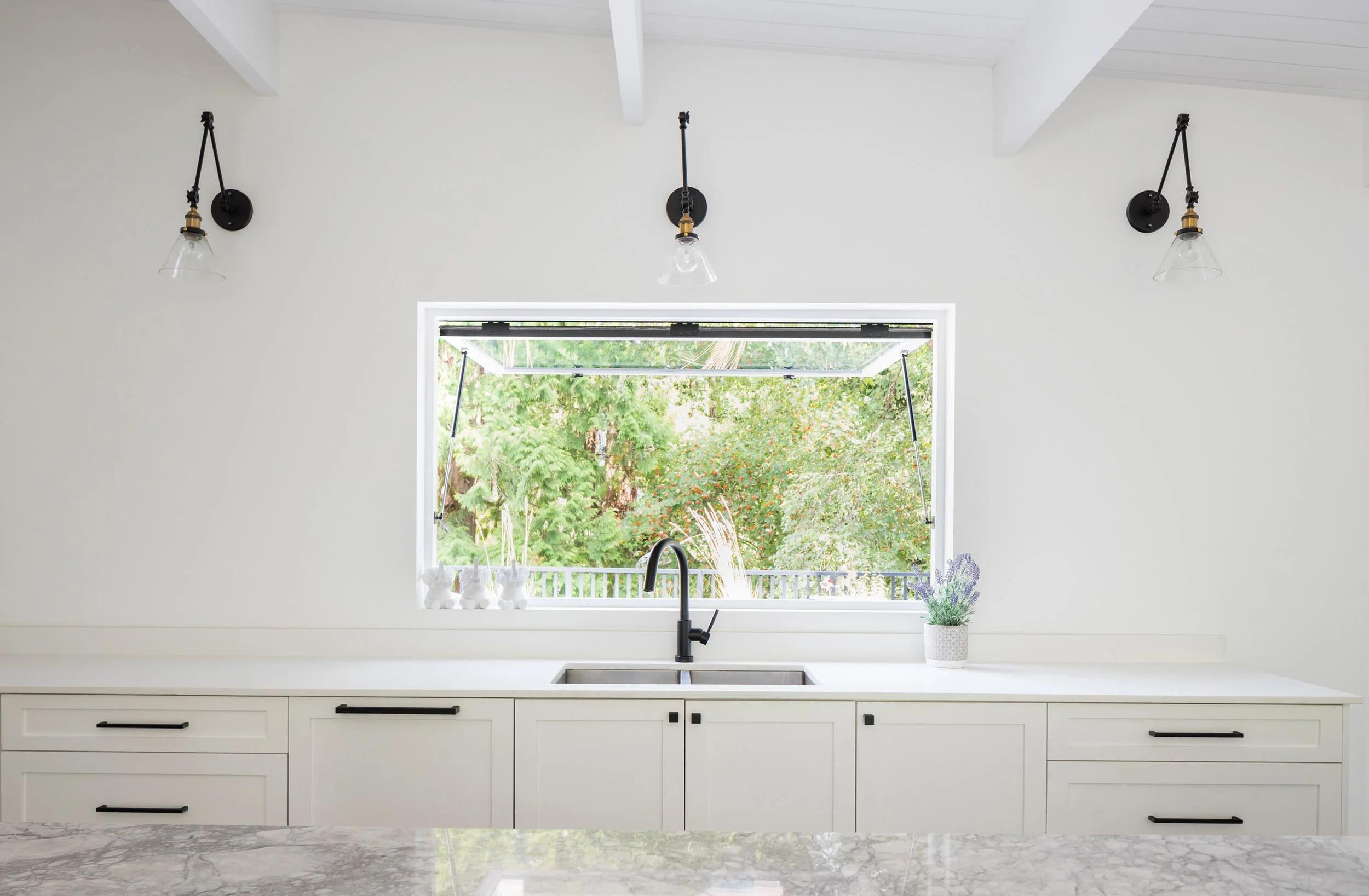 Expanse Pass Through Window System