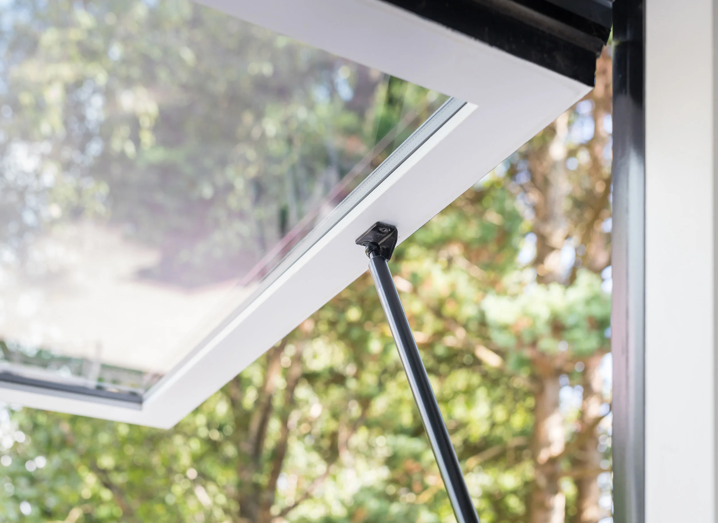 Expanse Pass Through Window System