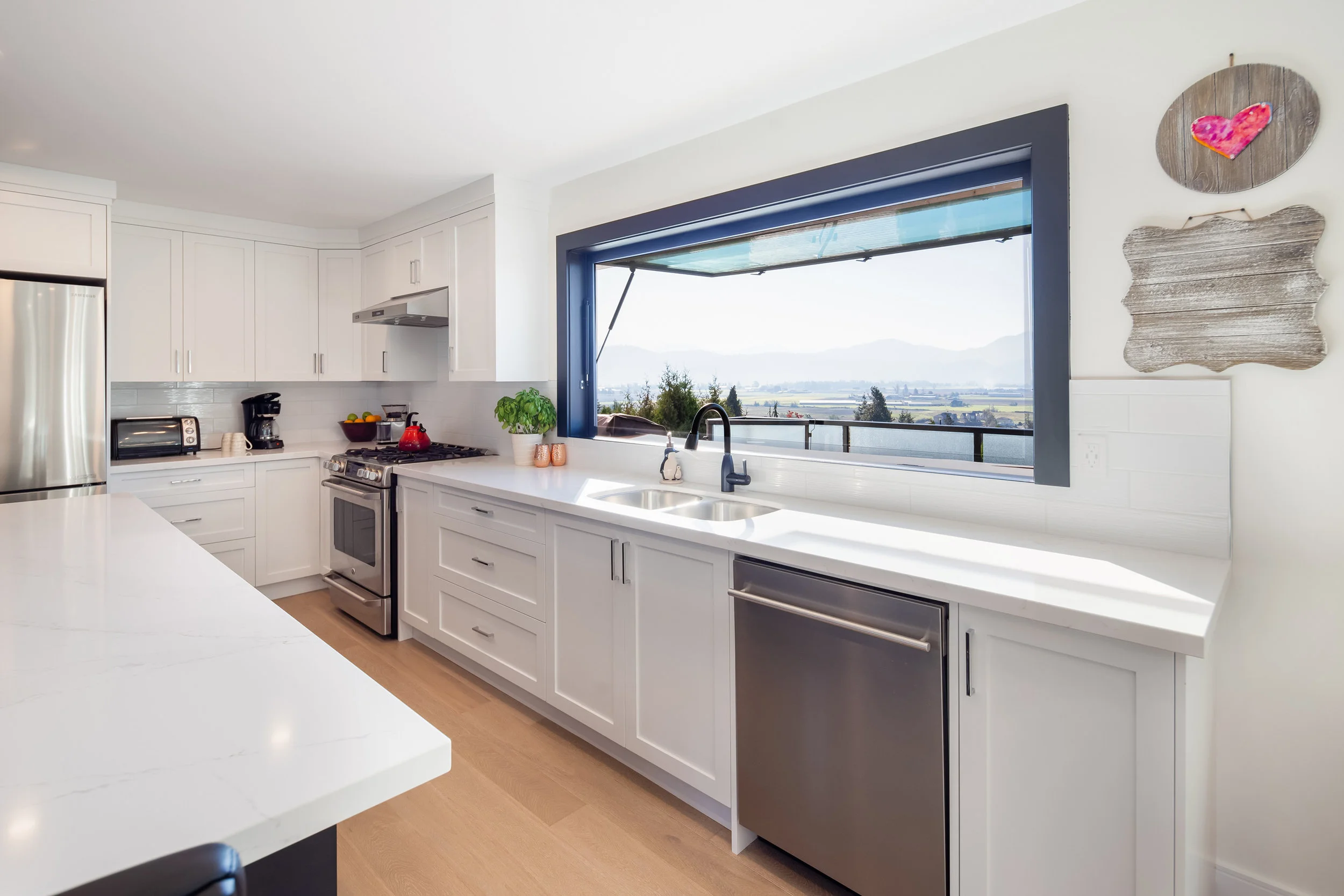 Expanse Pass Through Window System