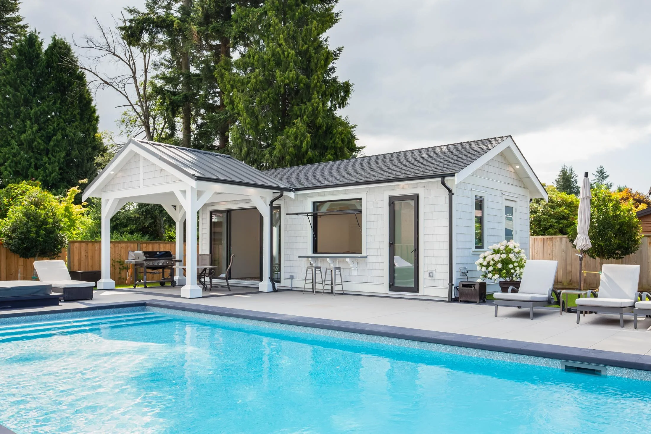 Expanse Pass Through Window System