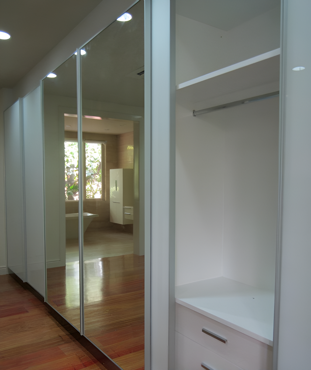 A Guide to Dimensions for Walk-in Closets - Canadian Kitchen Company