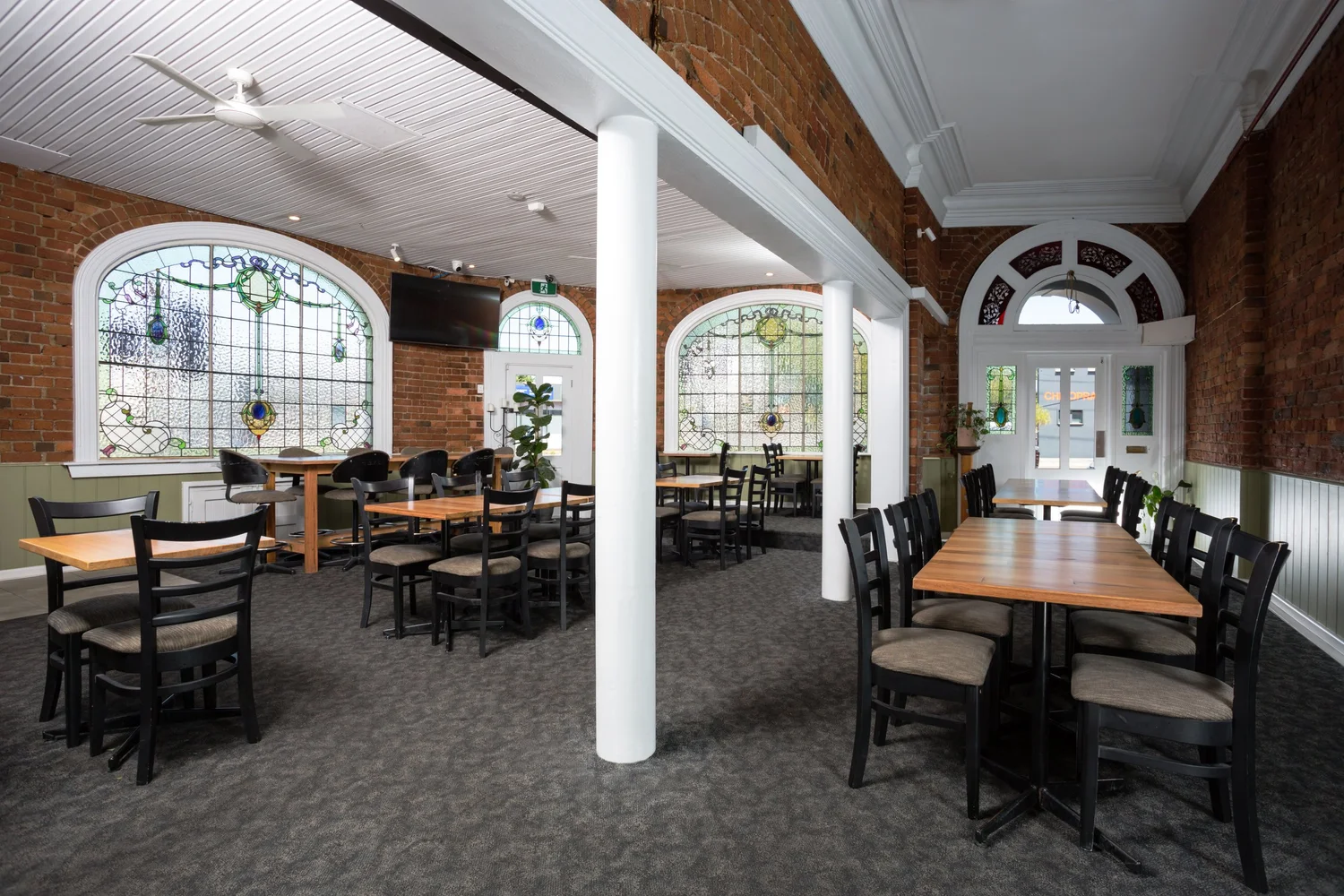 Front Bar — The Grandview Hotel