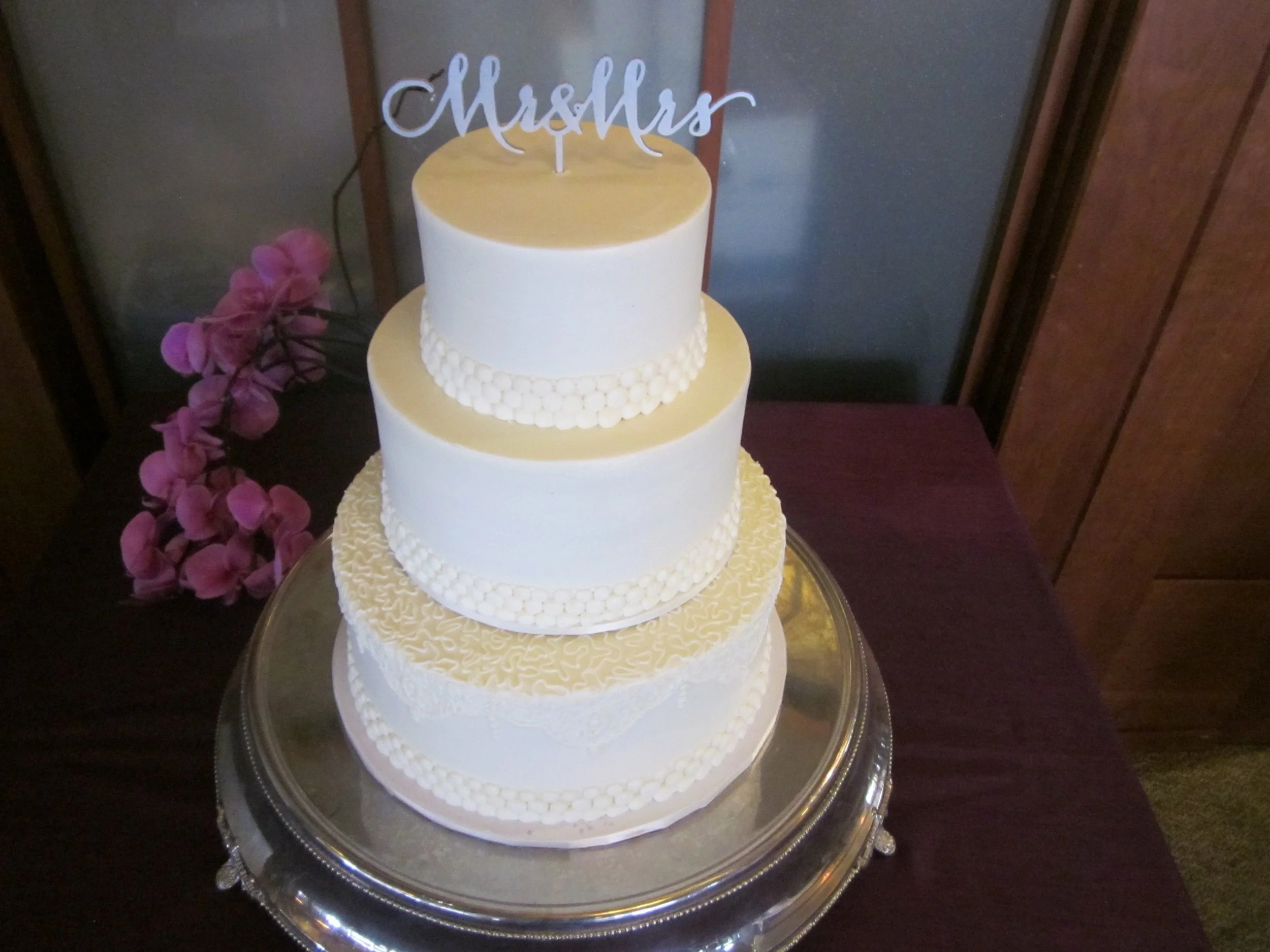 Wedding Cakes — VG Donut & Bakery