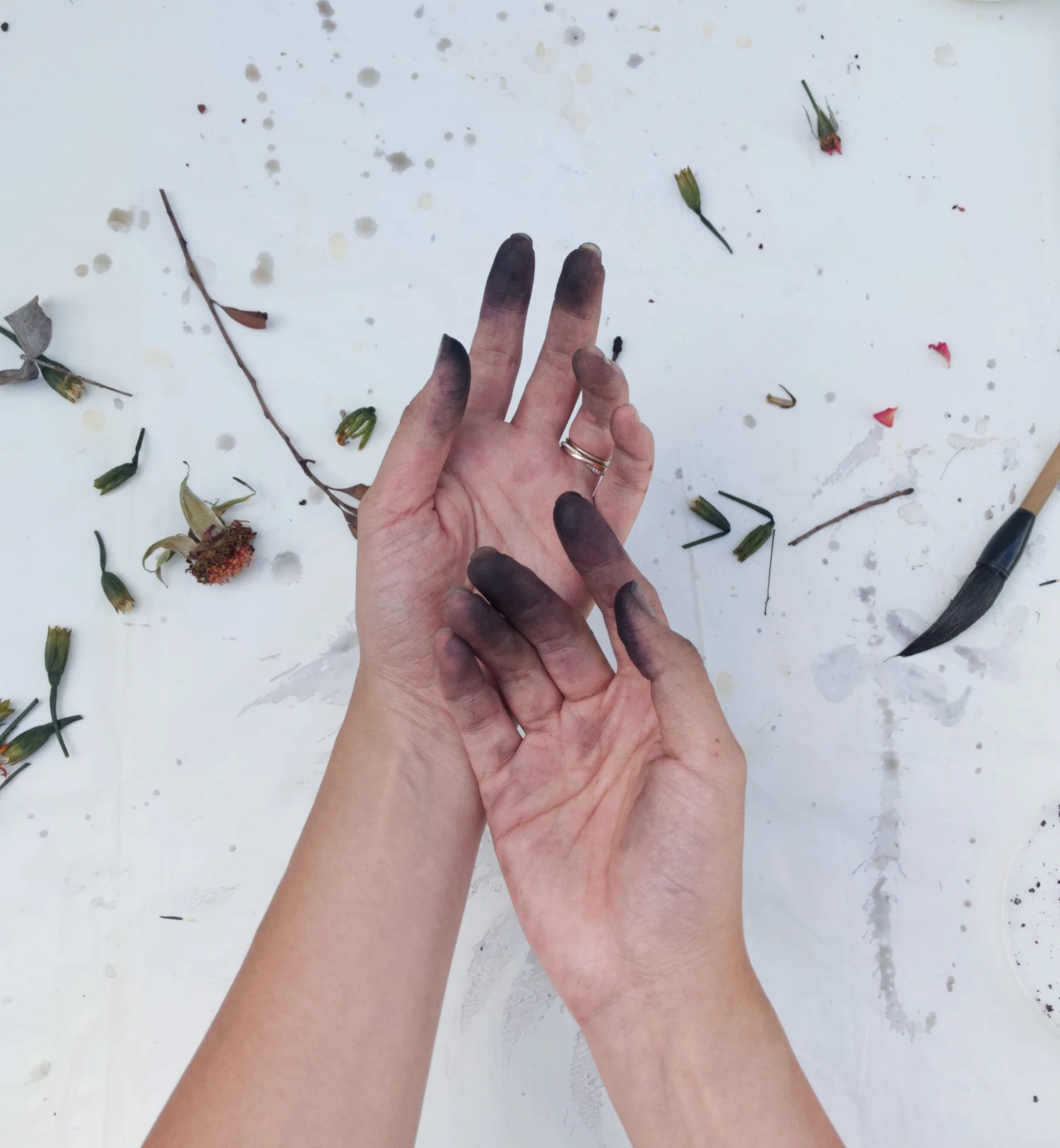 How To Create Your Own Bundle Dyed Scarf with Flowers, Leaves & Food ...