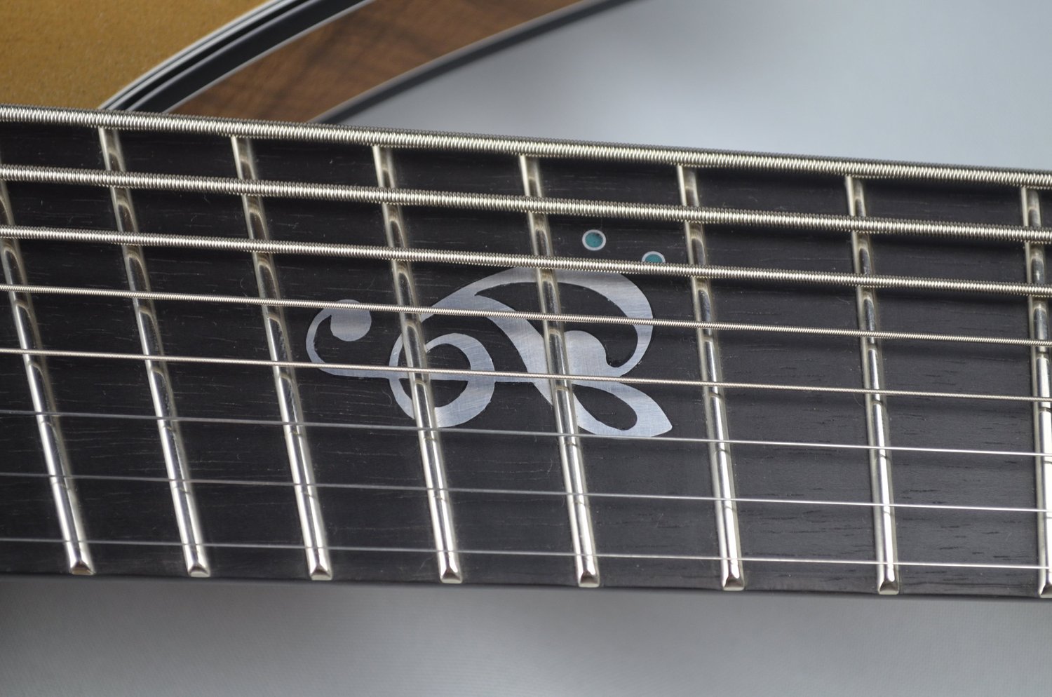 LHT Guitars -NL-8: headless, multi scale, 8 string hybrid guitar