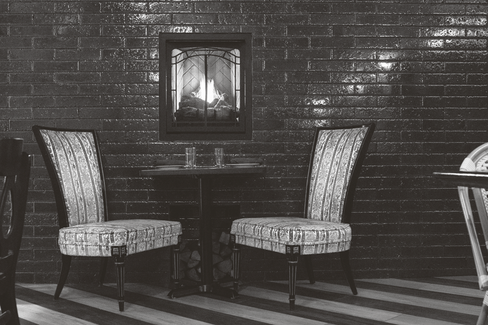 ABOUT — R Bar & Restaurant