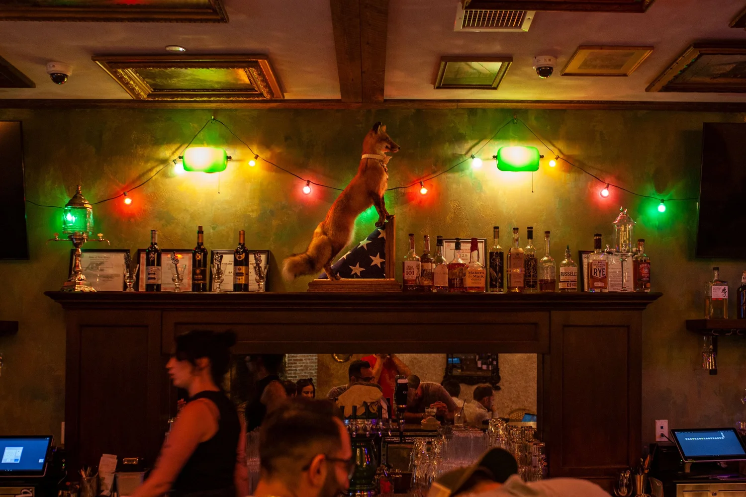 ABOUT — R Bar & Restaurant