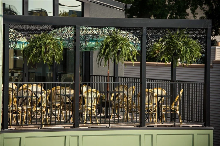 ABOUT — R Bar & Restaurant
