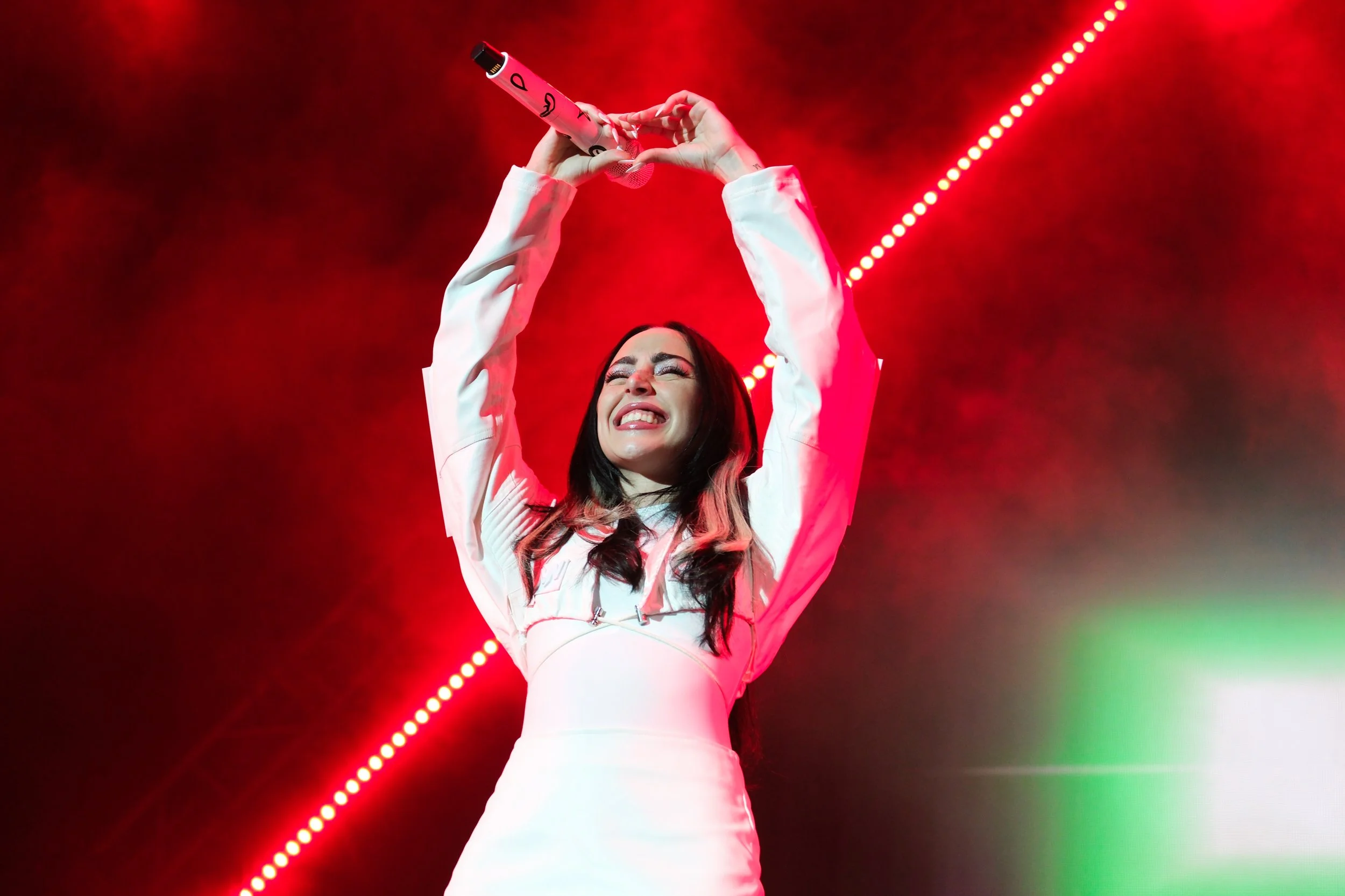 Nicki Nicole regresó a México, agotando el Pepsi Center de CDMX y el ...