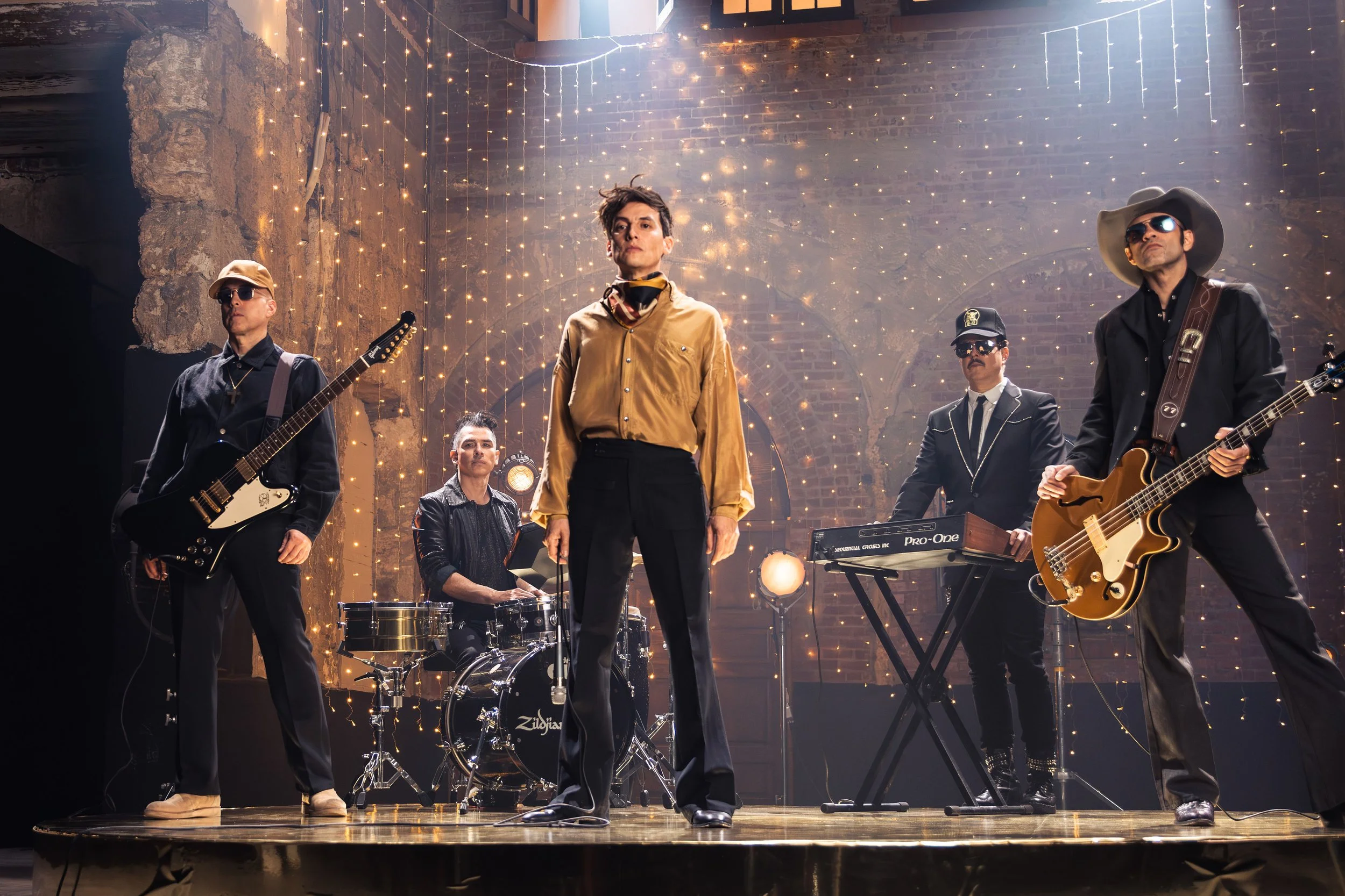 La fuerza de Kinky vuelve con una original reversión de "El paso del ...