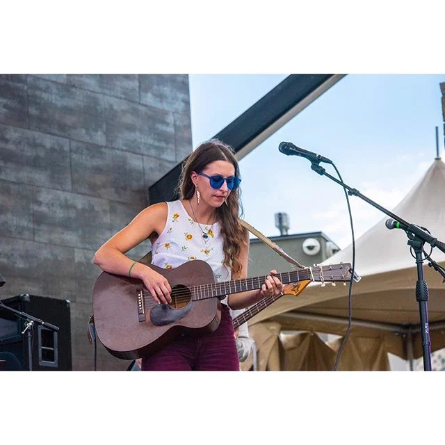 ABOUT — Lindsay Lou