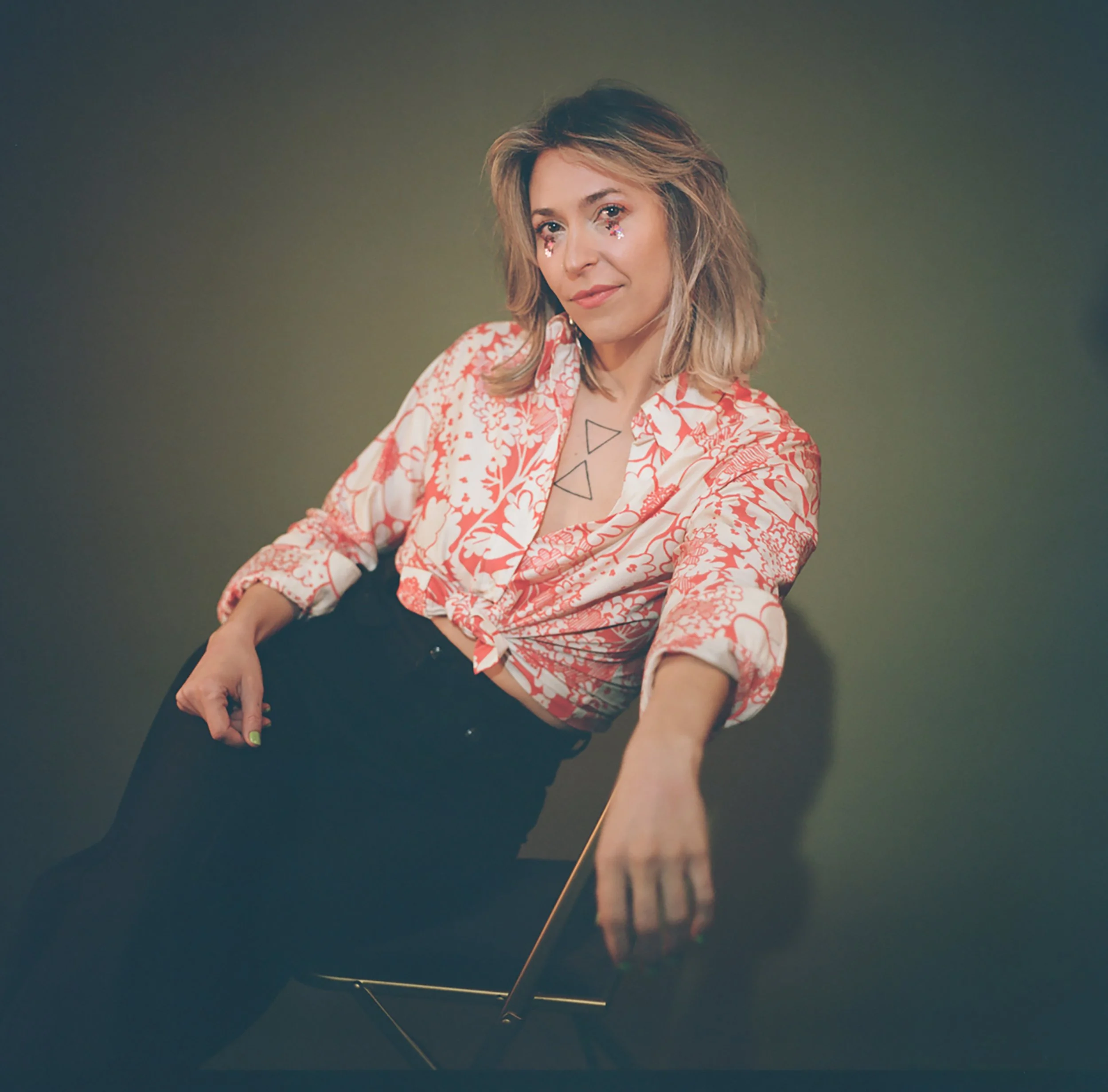 CONNECT — Lindsay Lou