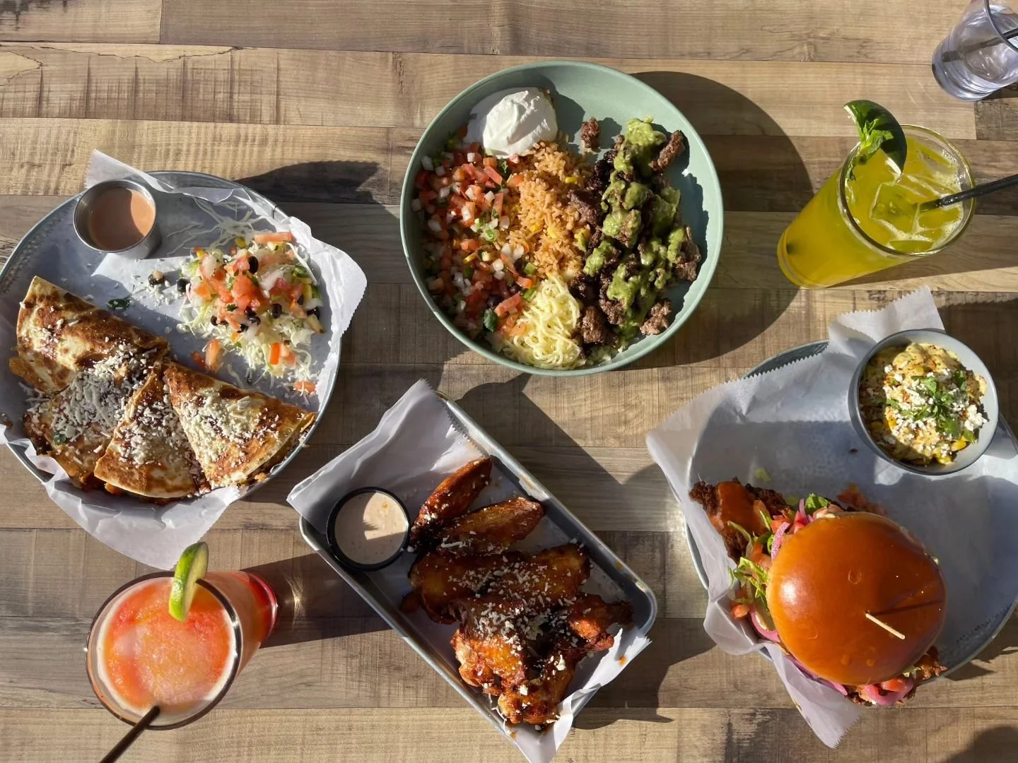 About Us — ¡Bienvenidos!