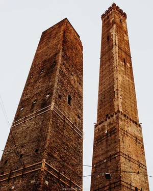 A Short Guide to Le Due Torri, Bologna's Iconic Twin Towers | The ...
