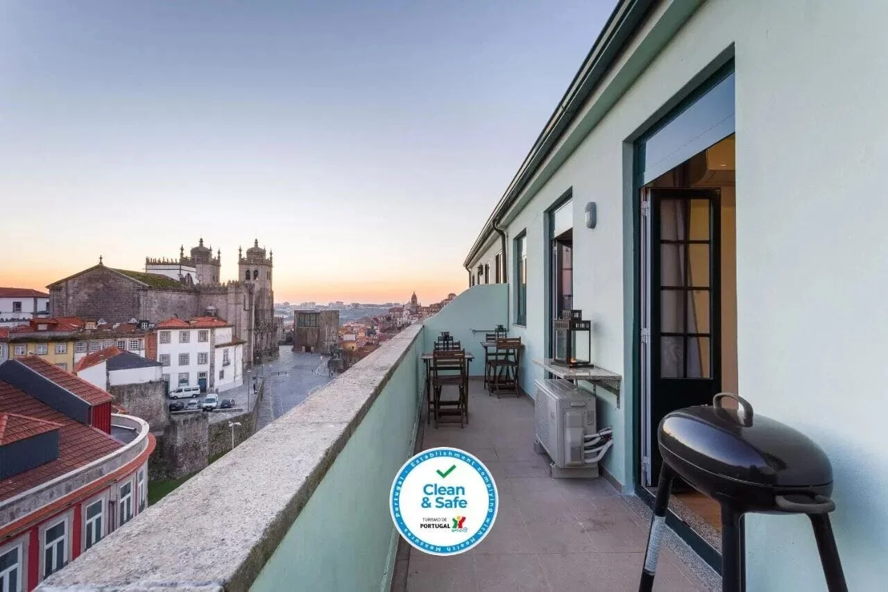 10+ Incredible Porto Airbnbs Under £100 [2021 Update] | The Common Wanderer