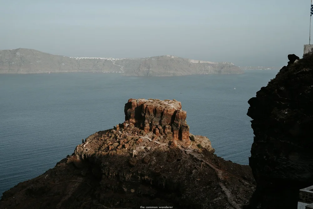 A Short Guide to Hiking Skaros Rock, Santorini | The Common Wanderer