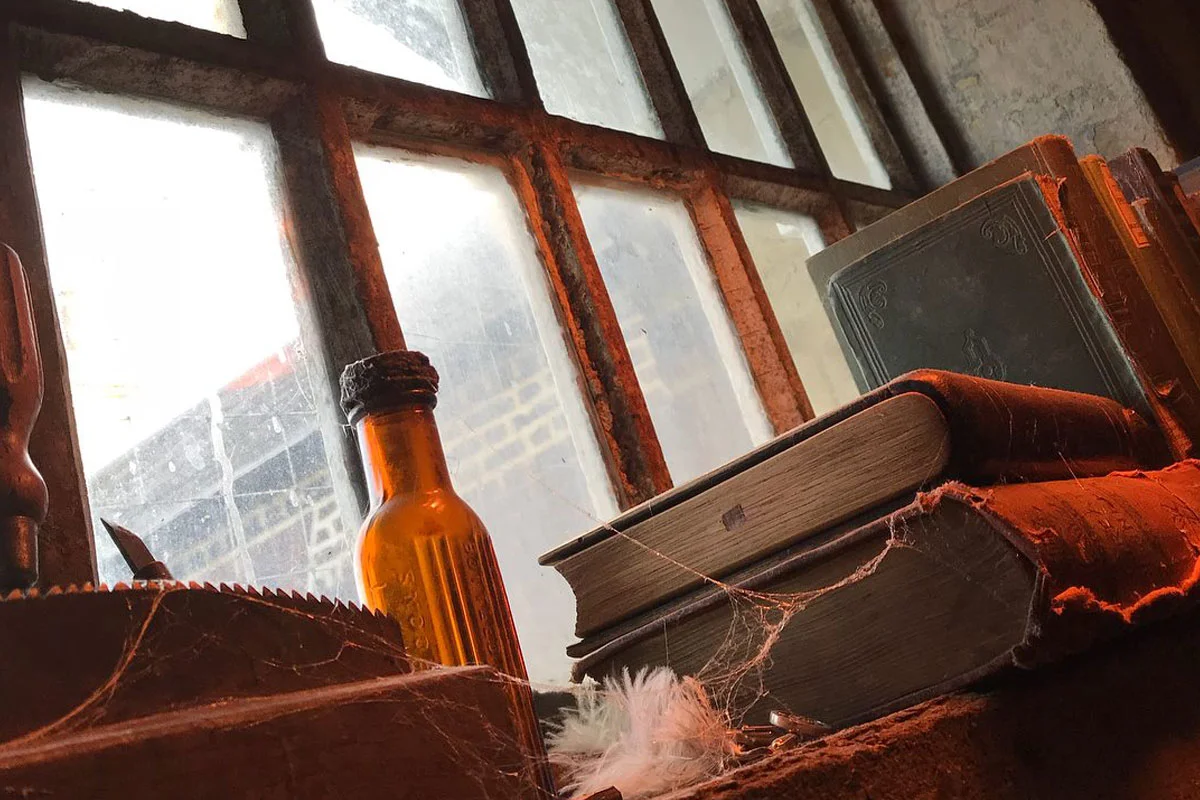 Escape in the Towers — One Pound Lane