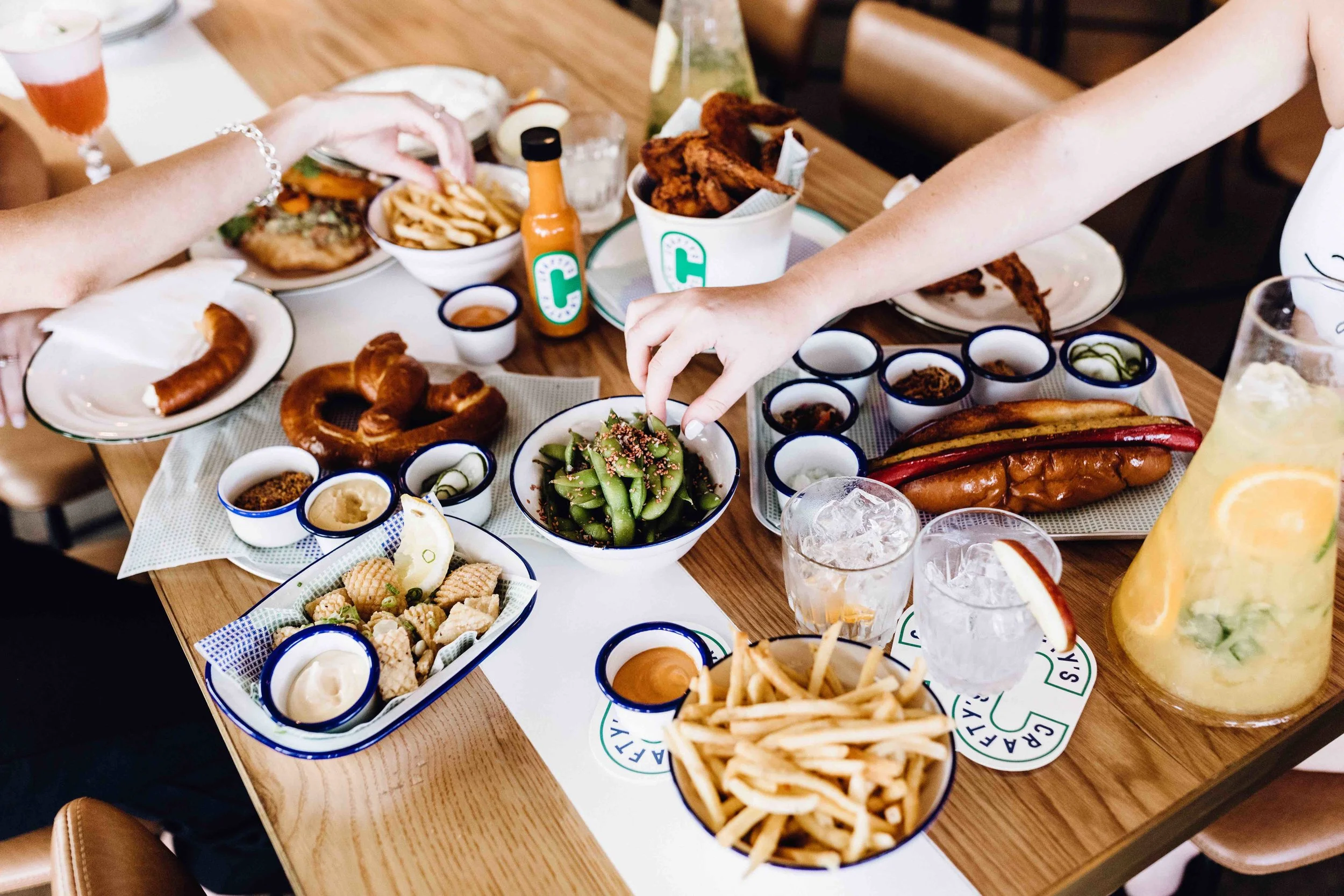 CRAFTY'S SPORTS BAR — SITE HOSPITALITY