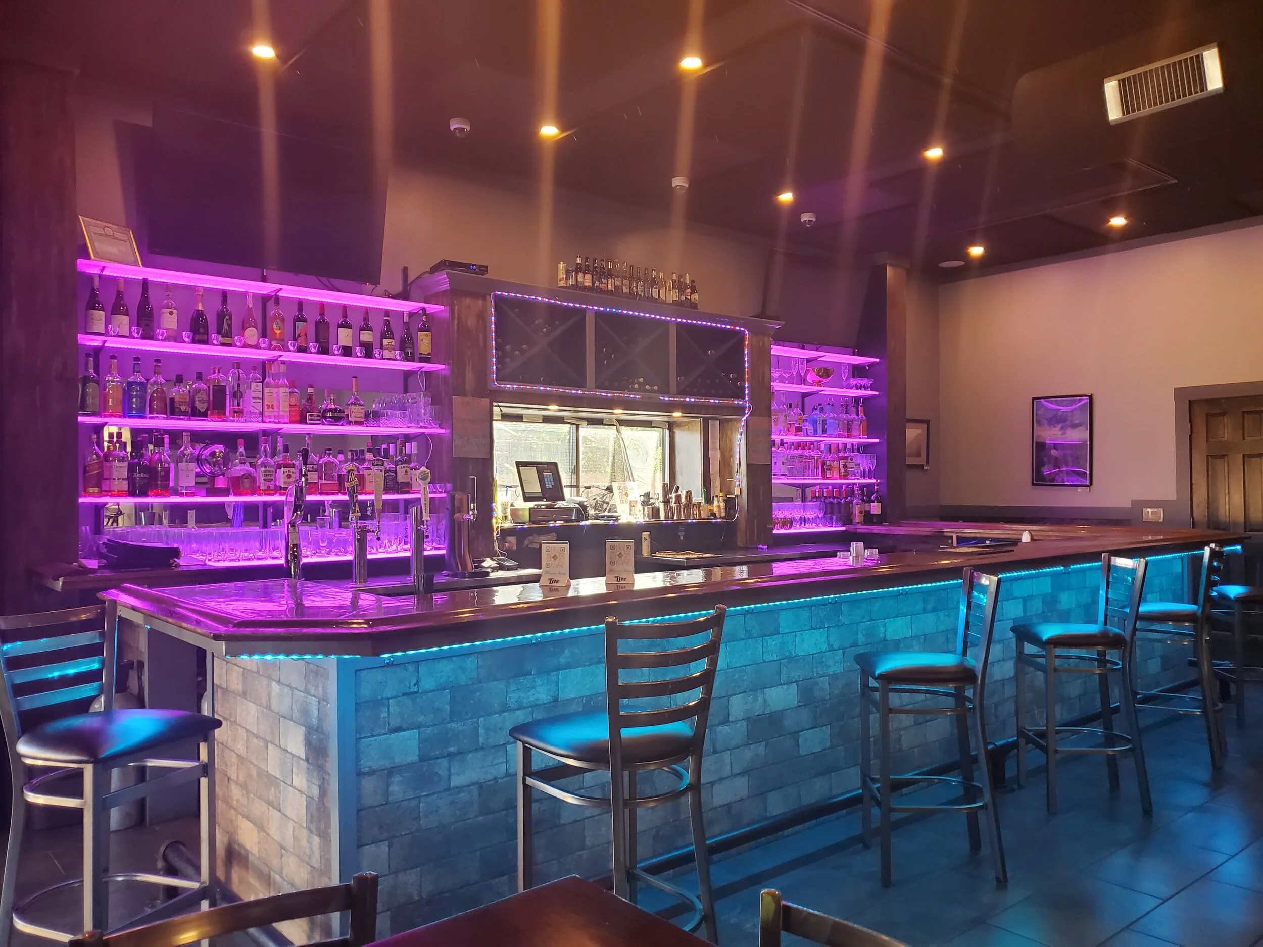 Illusive Restaurant &Bar
