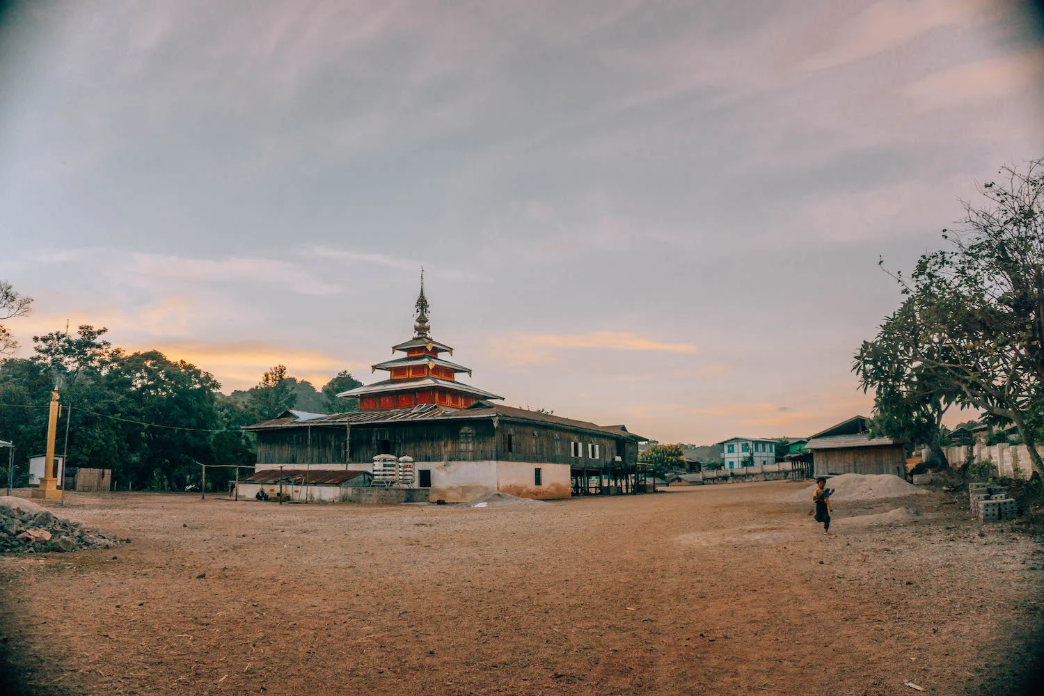 Myanmar: 7 Reasons not to miss an Inle Lake trek & Tips For When you go ...