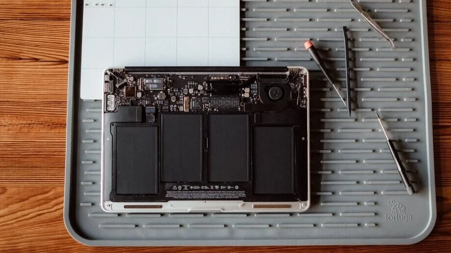 Computer Repair - MacBook, PC, Laptops | Skinny's Repair Shop