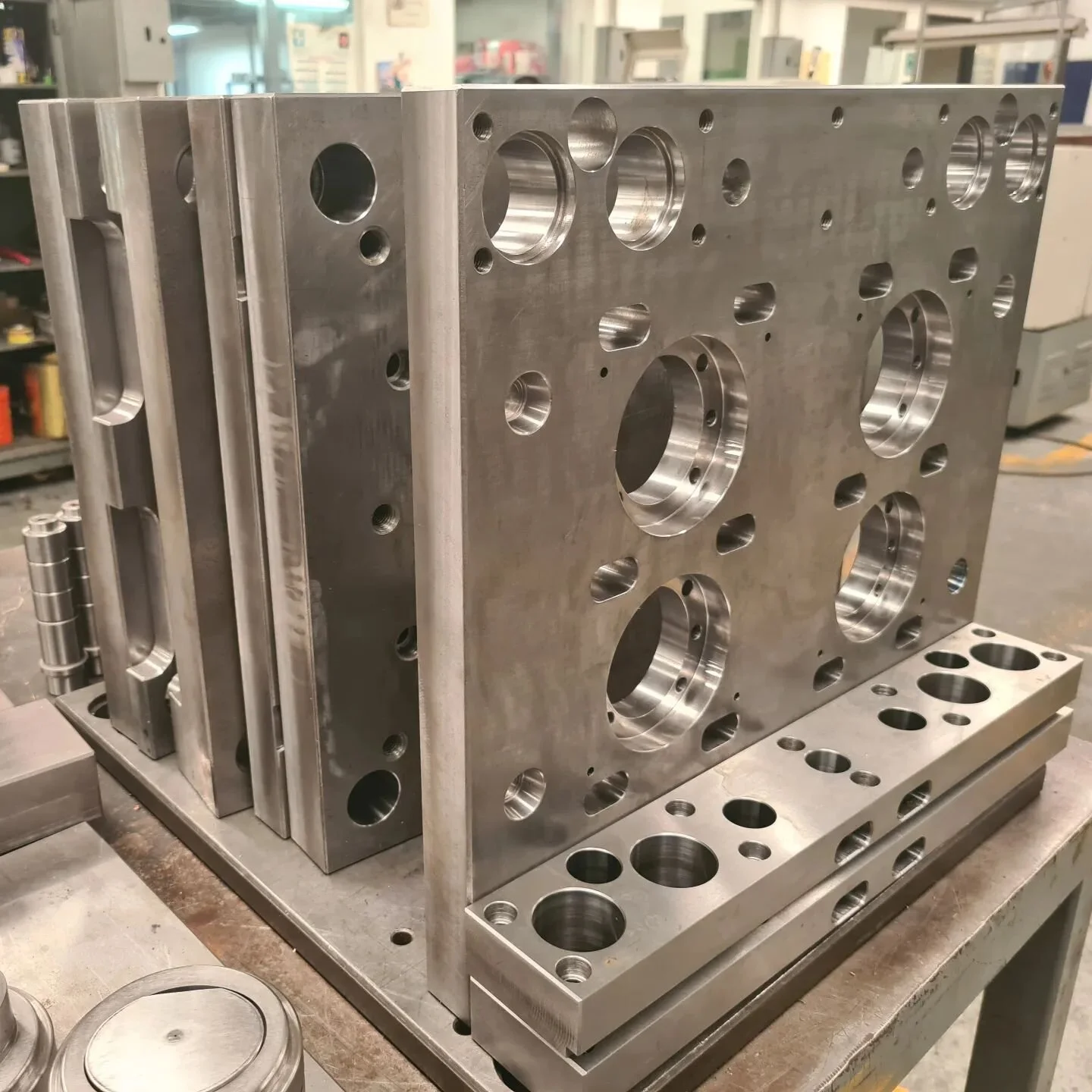 Moldes de inyección de plástico, ¿qué se necesita? — Grupo Perplast ...