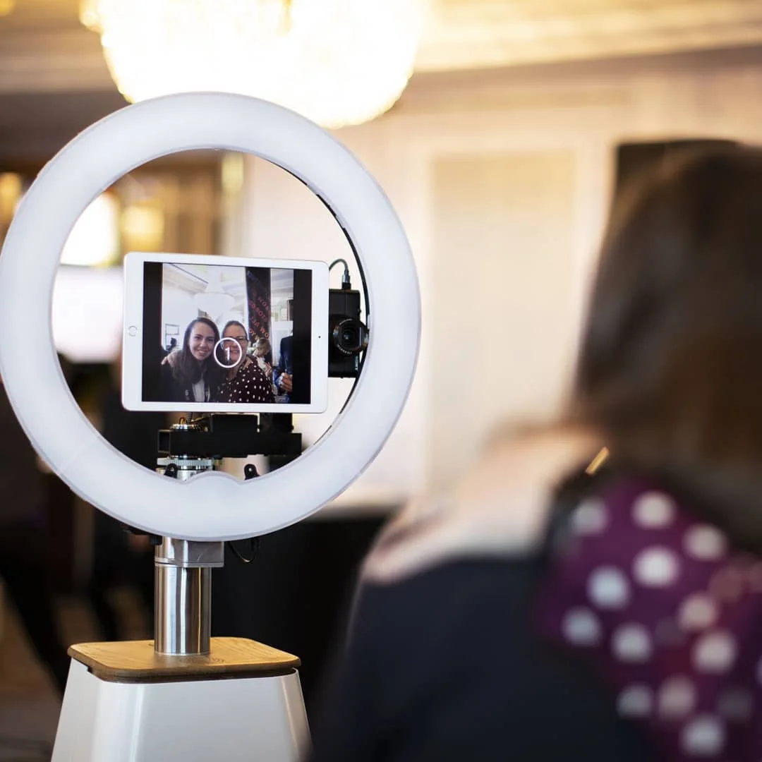 Selfiebot - The premium robotic photo booth