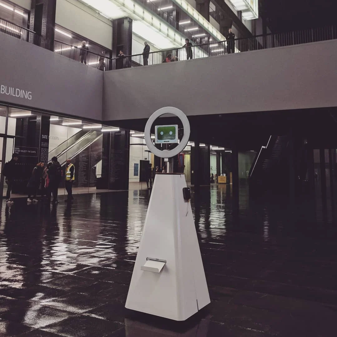 Selfiebot - The premium robotic photo booth