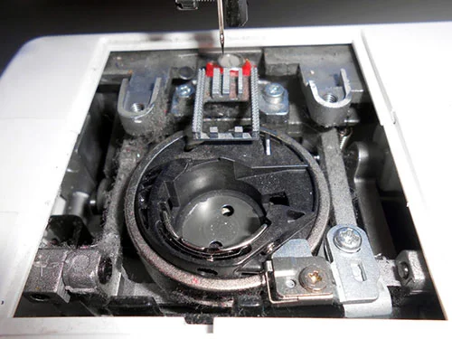 How to Use Mini Vacuum Attachments to Clean Your Sewing Machine or ...
