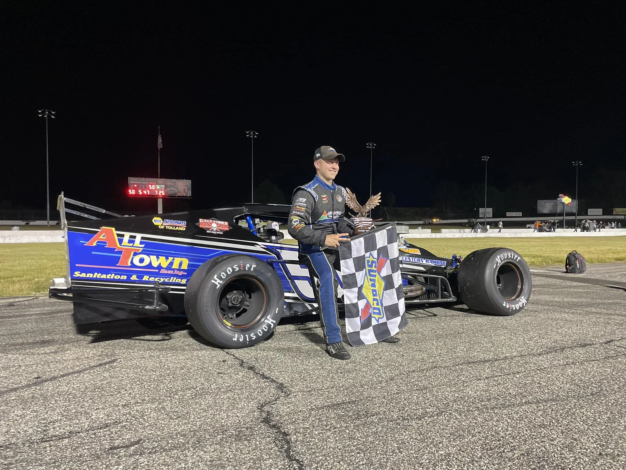 Ronnie Williams Pockets $5,000 in Outlaw Open Modified Dash For Cash at ...