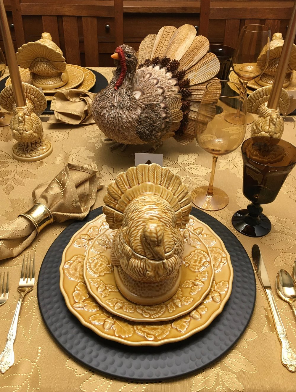 A Go for the Gold Turkey Tablescape for Thanksgiving — Whispers of the ...