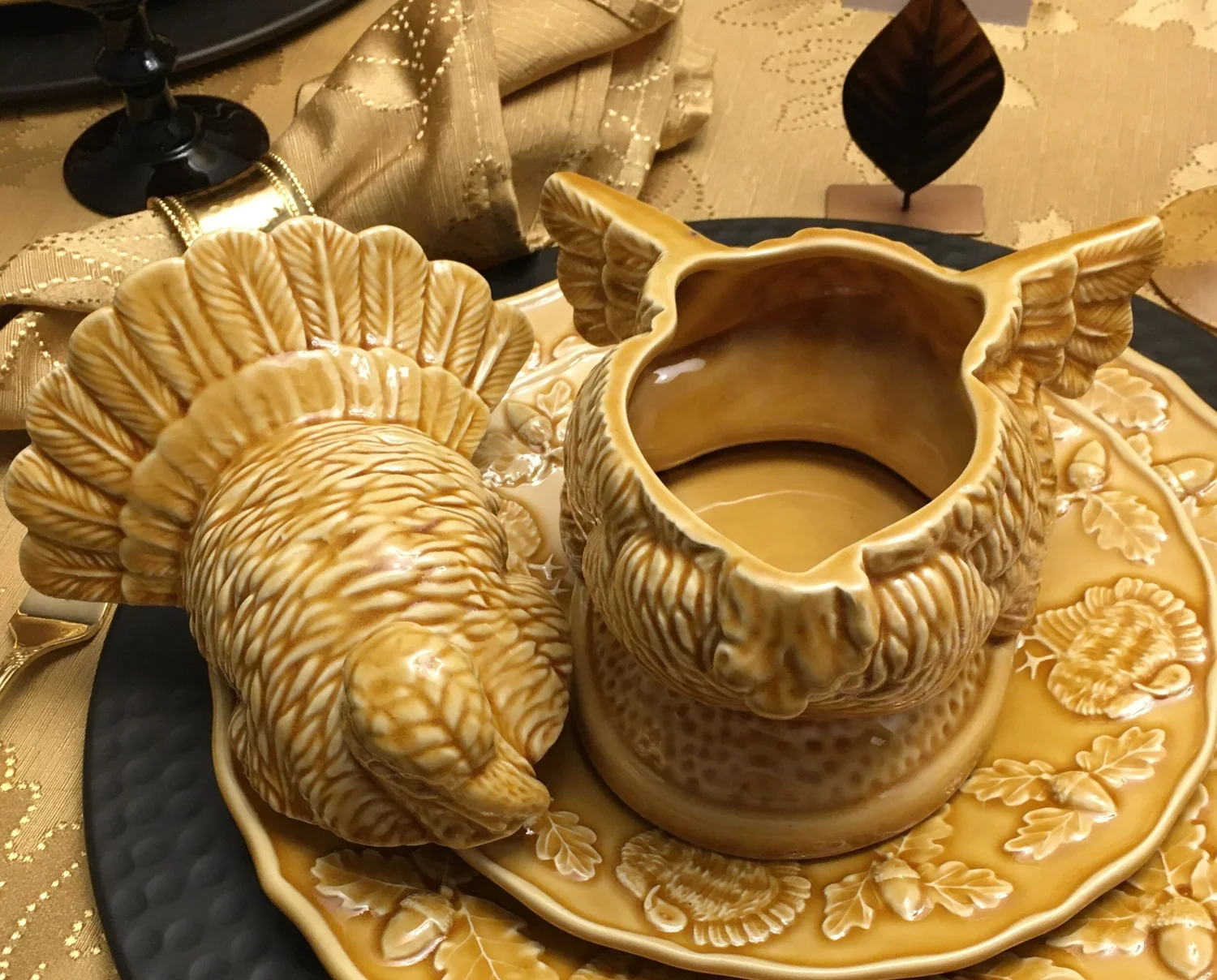 A Go for the Gold Turkey Tablescape for Thanksgiving — Whispers of the ...