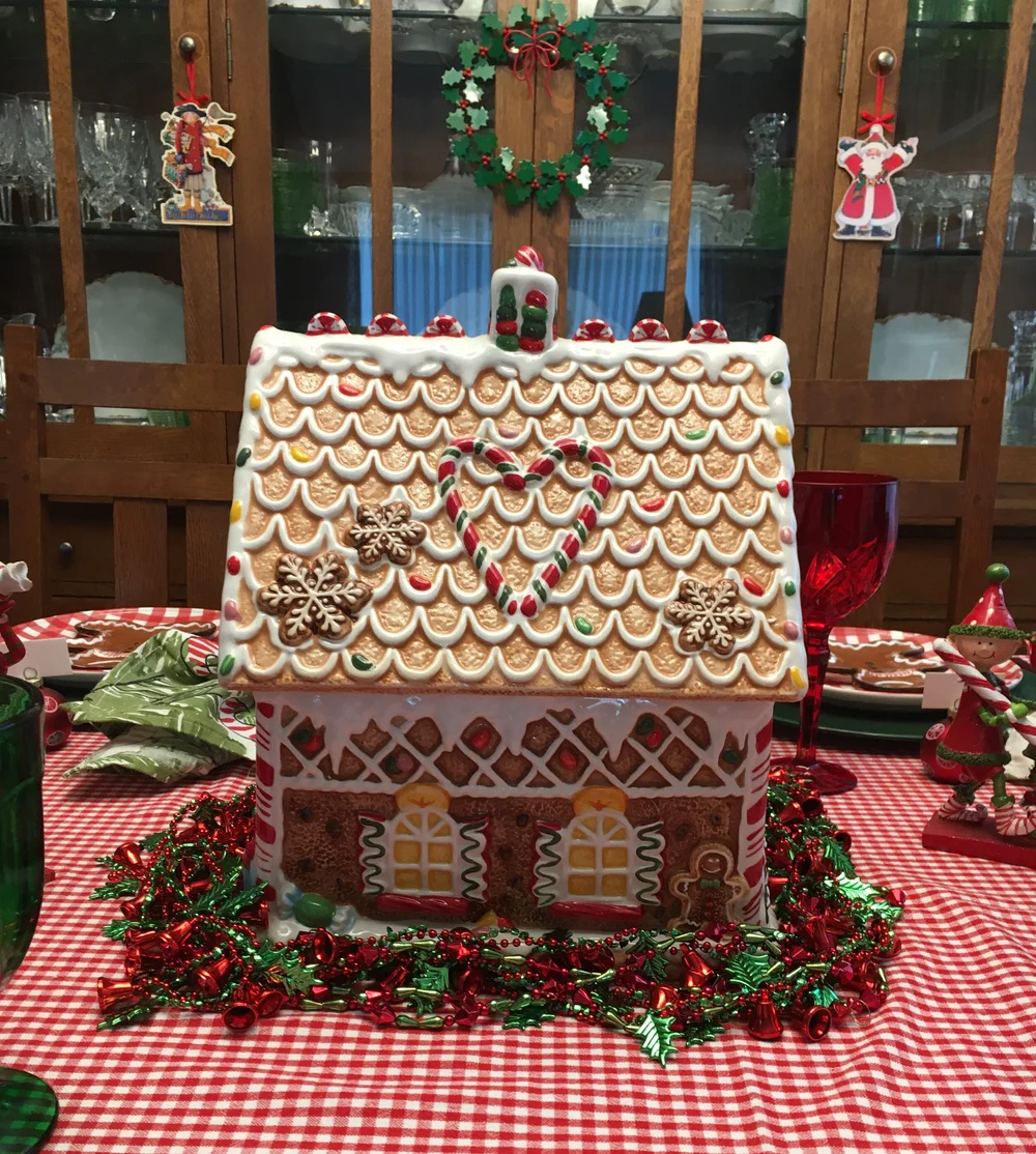 A Gingerbread with the Elves Tablescape — Whispers of the Heart