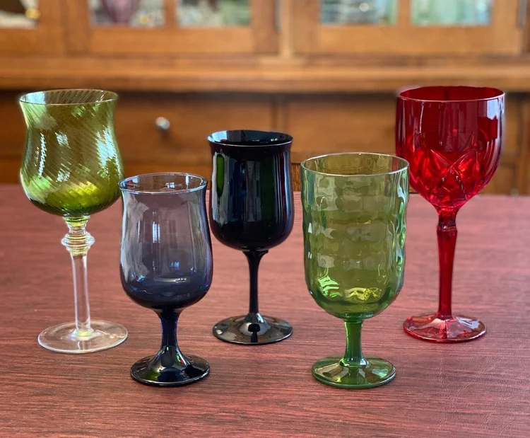 How to Tablescape, Choosing the Right Goblet Colors for Your Table ...