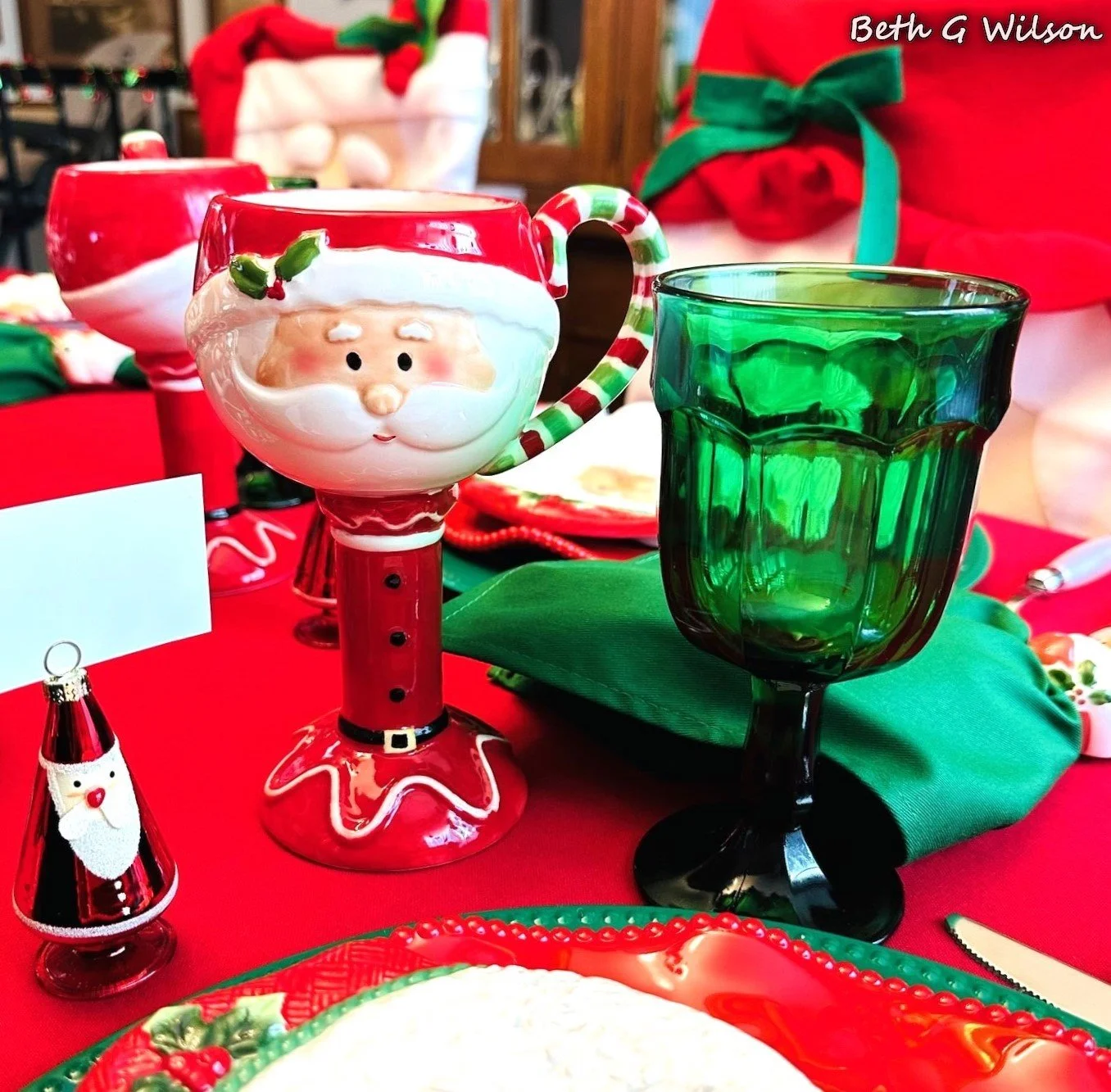 A Santa Claus Christmas Tablescape — Whispers of the Heart