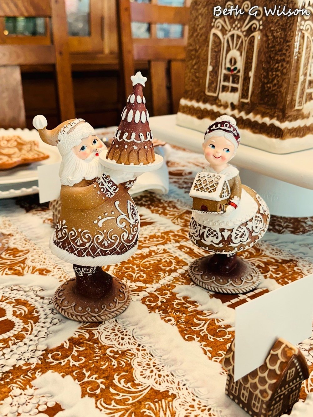 Gingerbread on a Christmas Tablescape — Whispers of the Heart