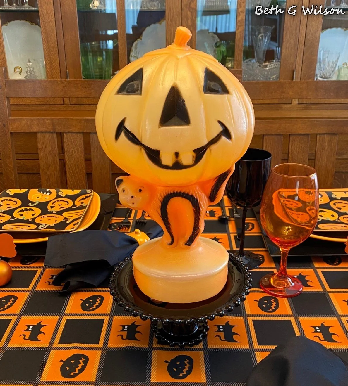 Jack-O'-Lanterns on a Halloween Tablescape — Whispers of the Heart