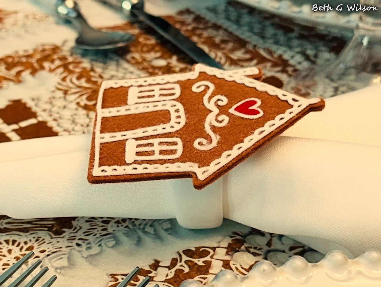 Gingerbread on a Christmas Tablescape — Whispers of the Heart