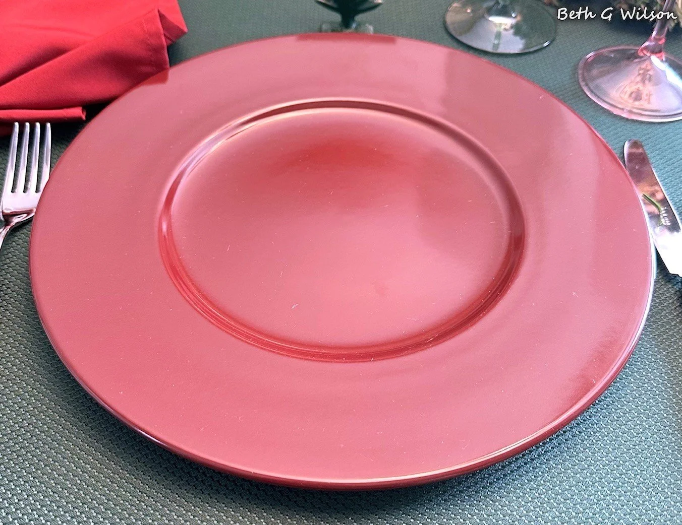 A Merry Christmas Tablescape — Whispers of the Heart