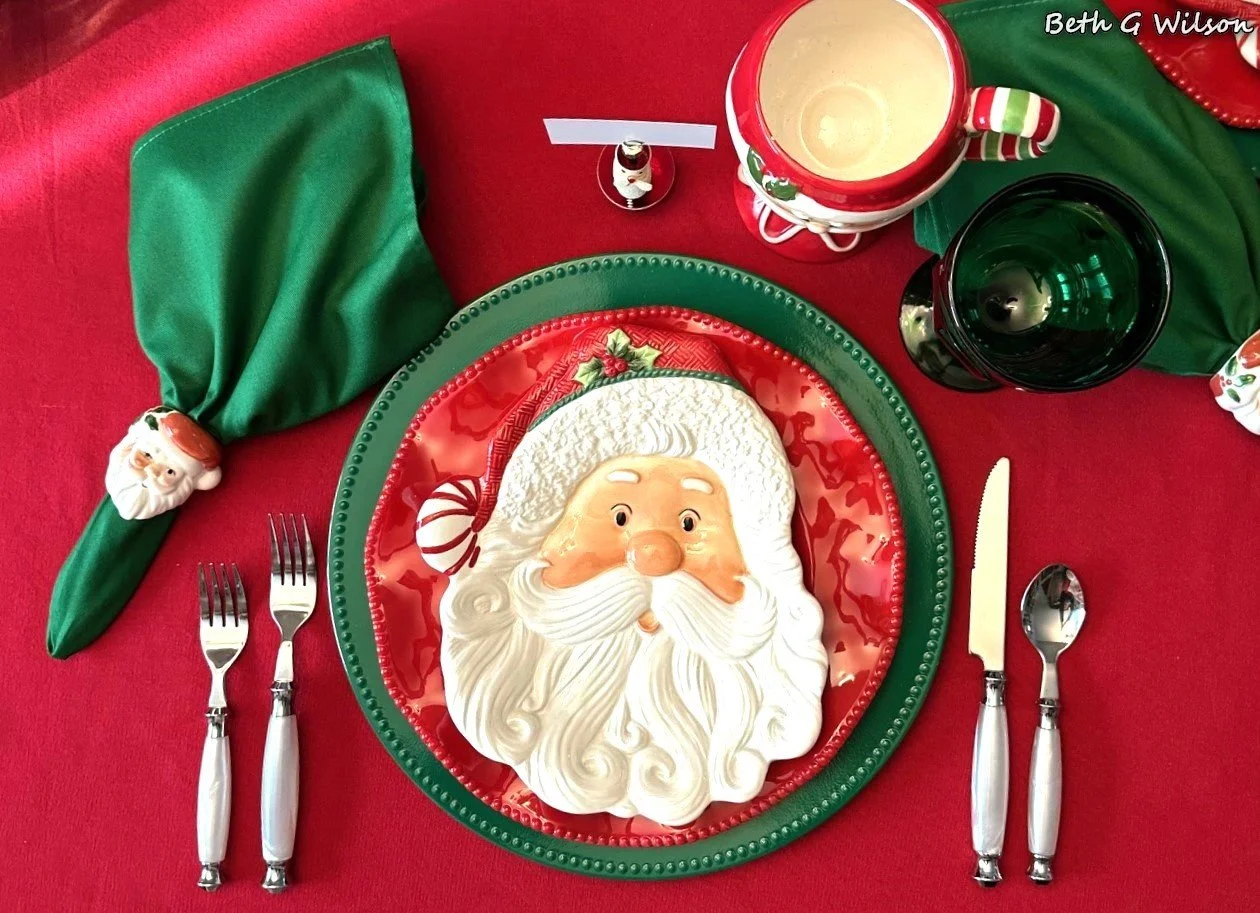 A Santa Claus Christmas Tablescape — Whispers of the Heart
