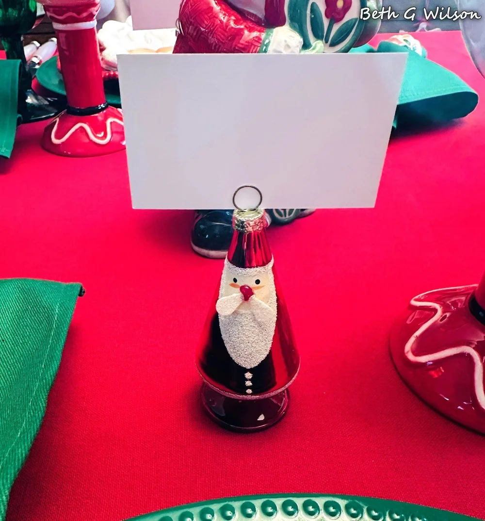 A Santa Claus Christmas Tablescape — Whispers of the Heart