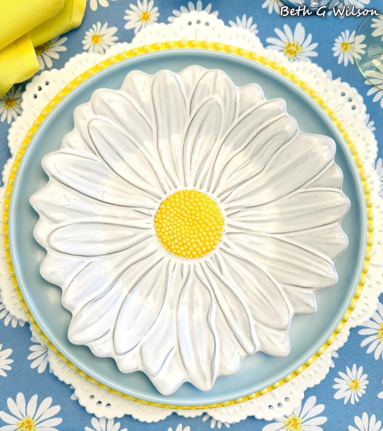 Daisies on a Summer Tablescape — Whispers of the Heart