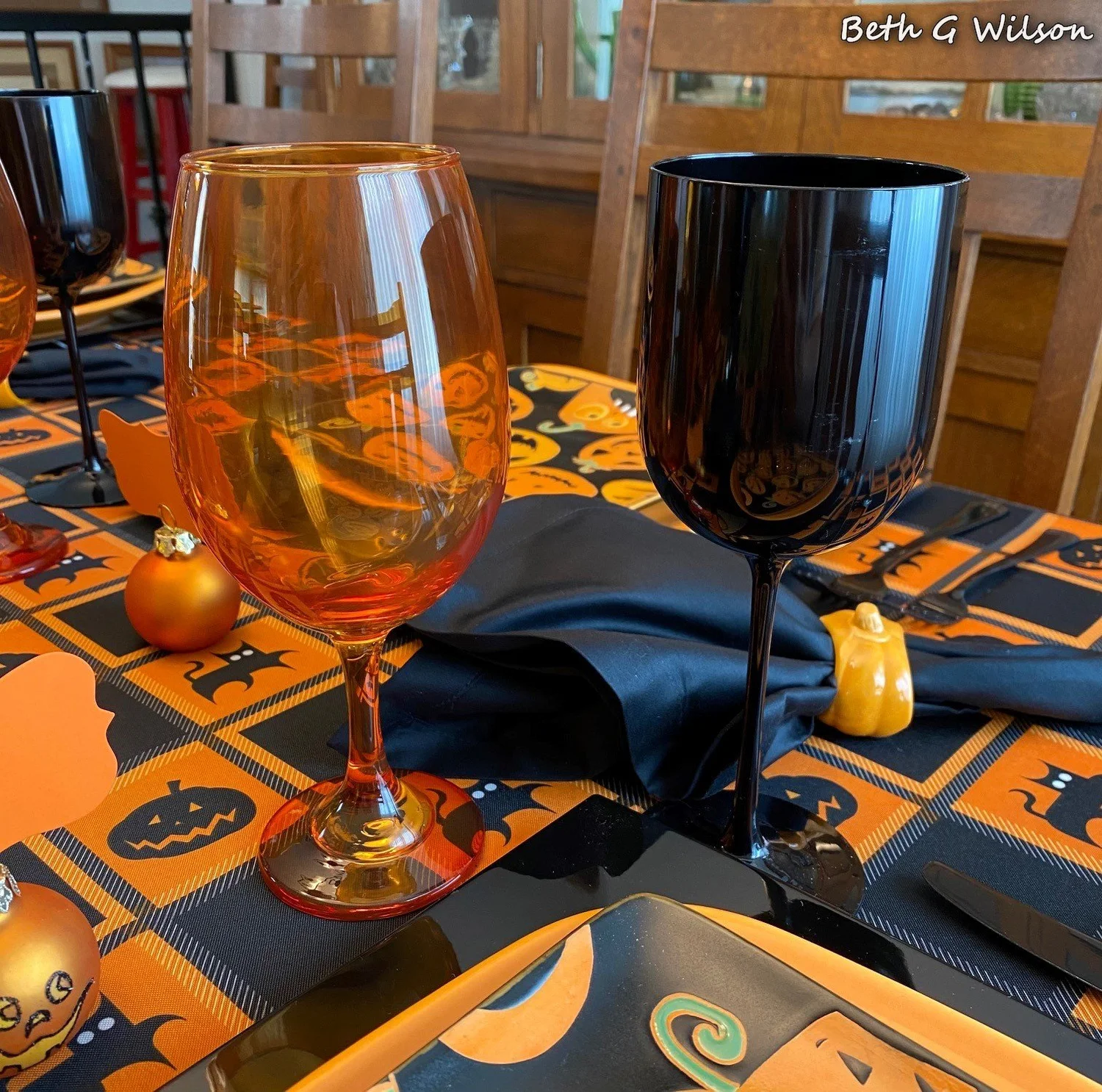 Jack-O'-Lanterns on a Halloween Tablescape — Whispers of the Heart